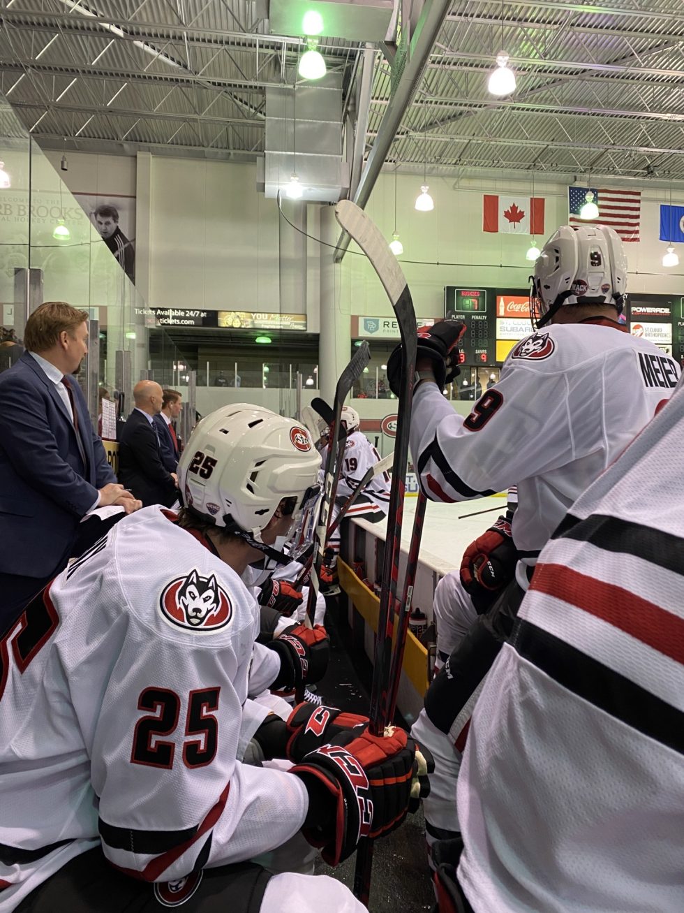 #2 Ranked Huskies’ Men’s Hockey Split Series with Top Ranked Minnesota ...